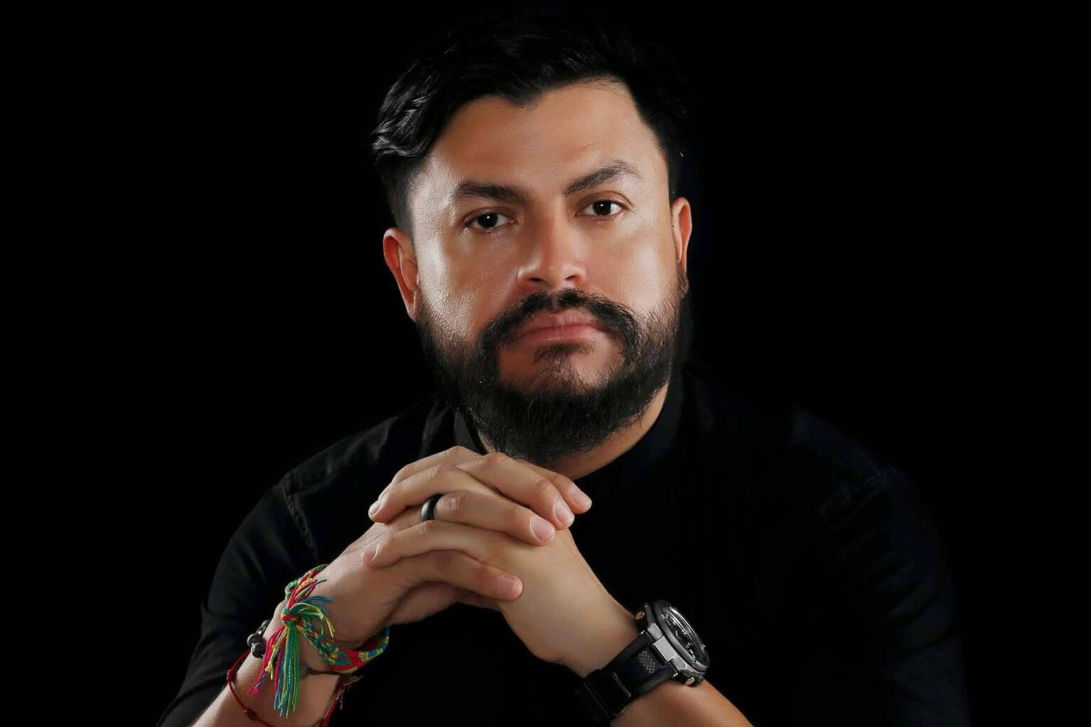 El sacerdote youtuber que predica sobre la fe, el desarrollo personal y ...